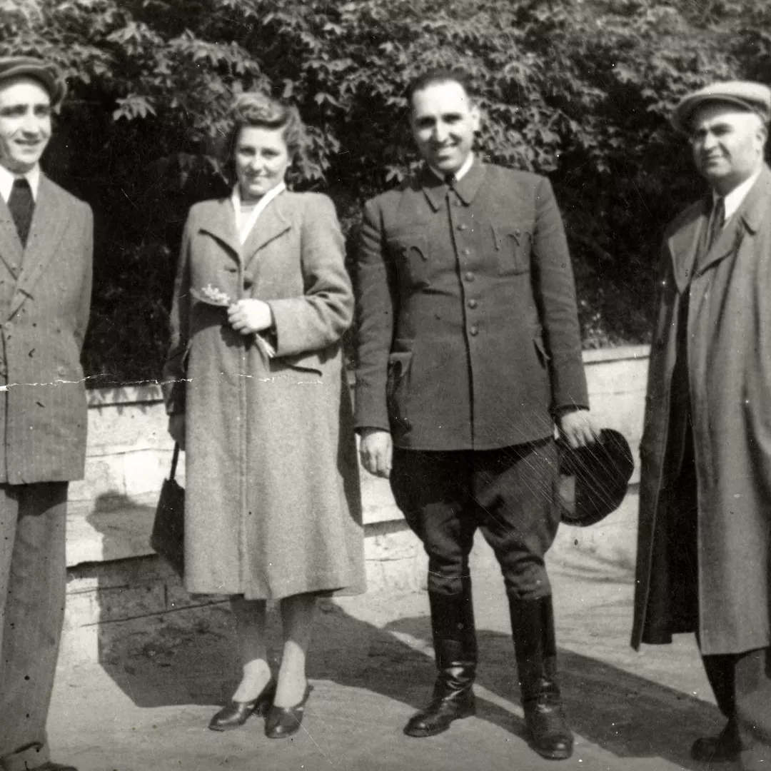 Moritz Assa with party members | Centropa