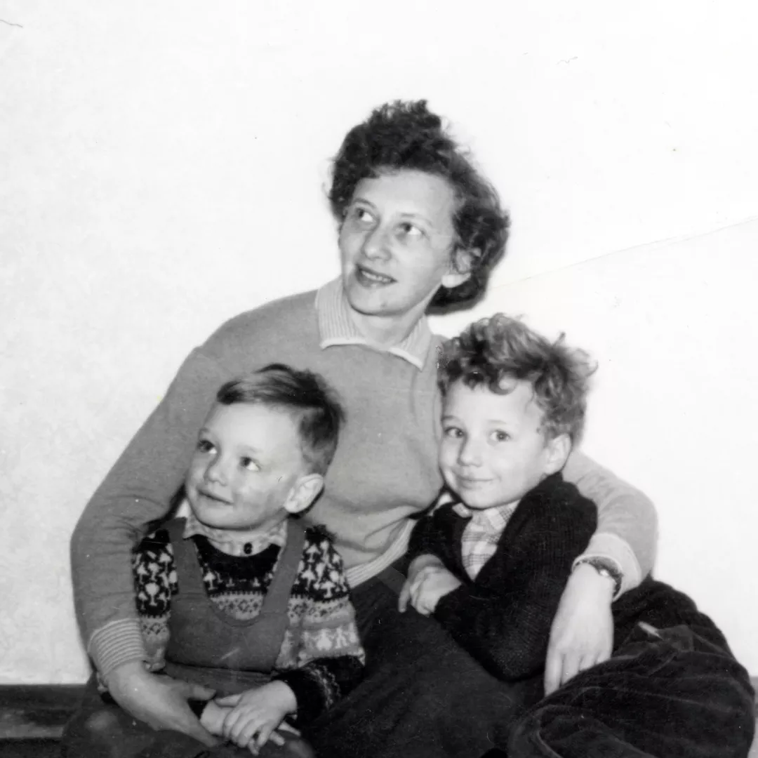 Lilli Tauber with her sons Willi and Heinz Tauber | Centropa