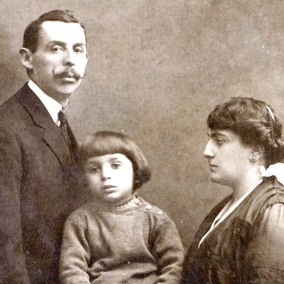 Rebeca Reichmann and family | Centropa