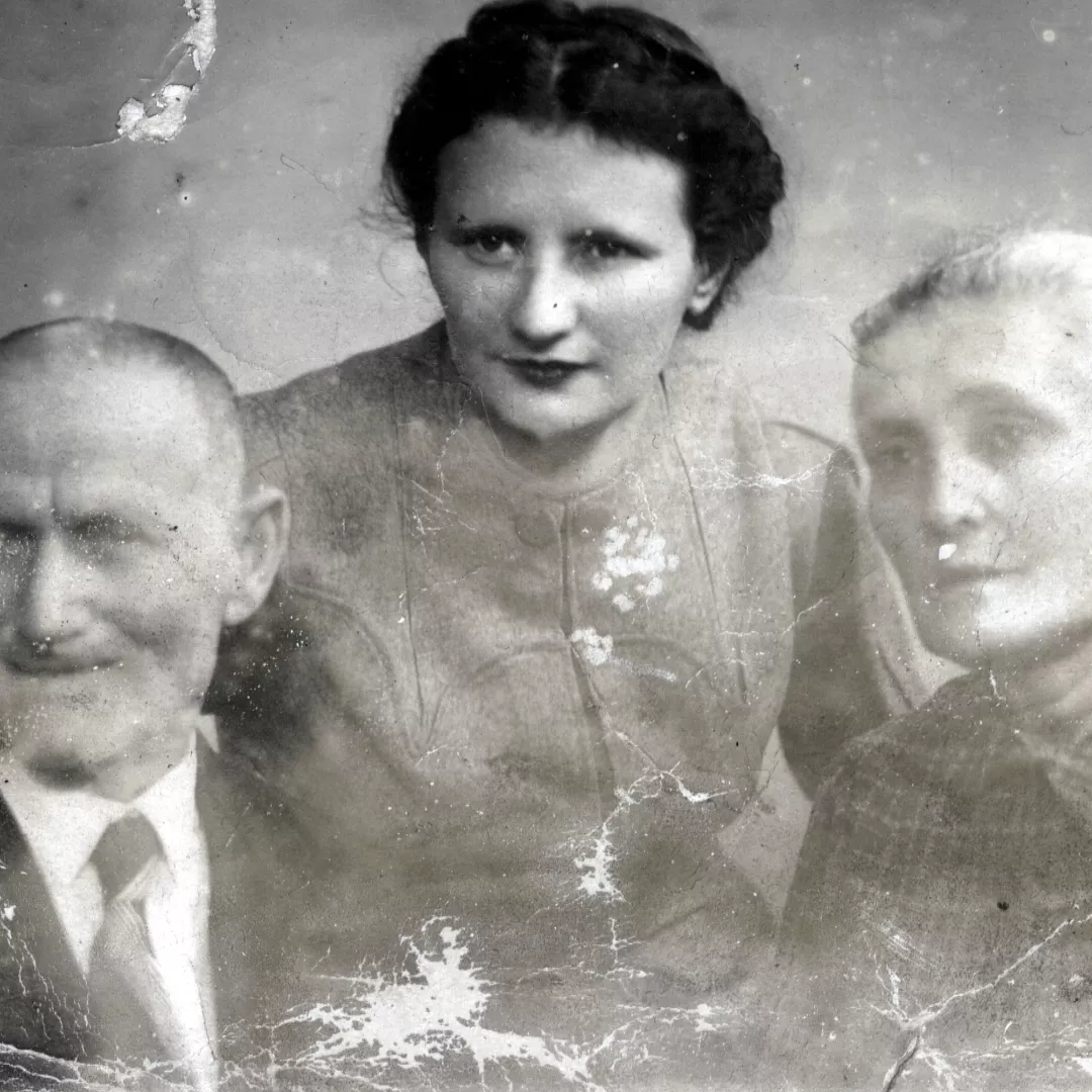 Mark Golub's grandparants Haim and Esther Golub and their daughter Riva ...