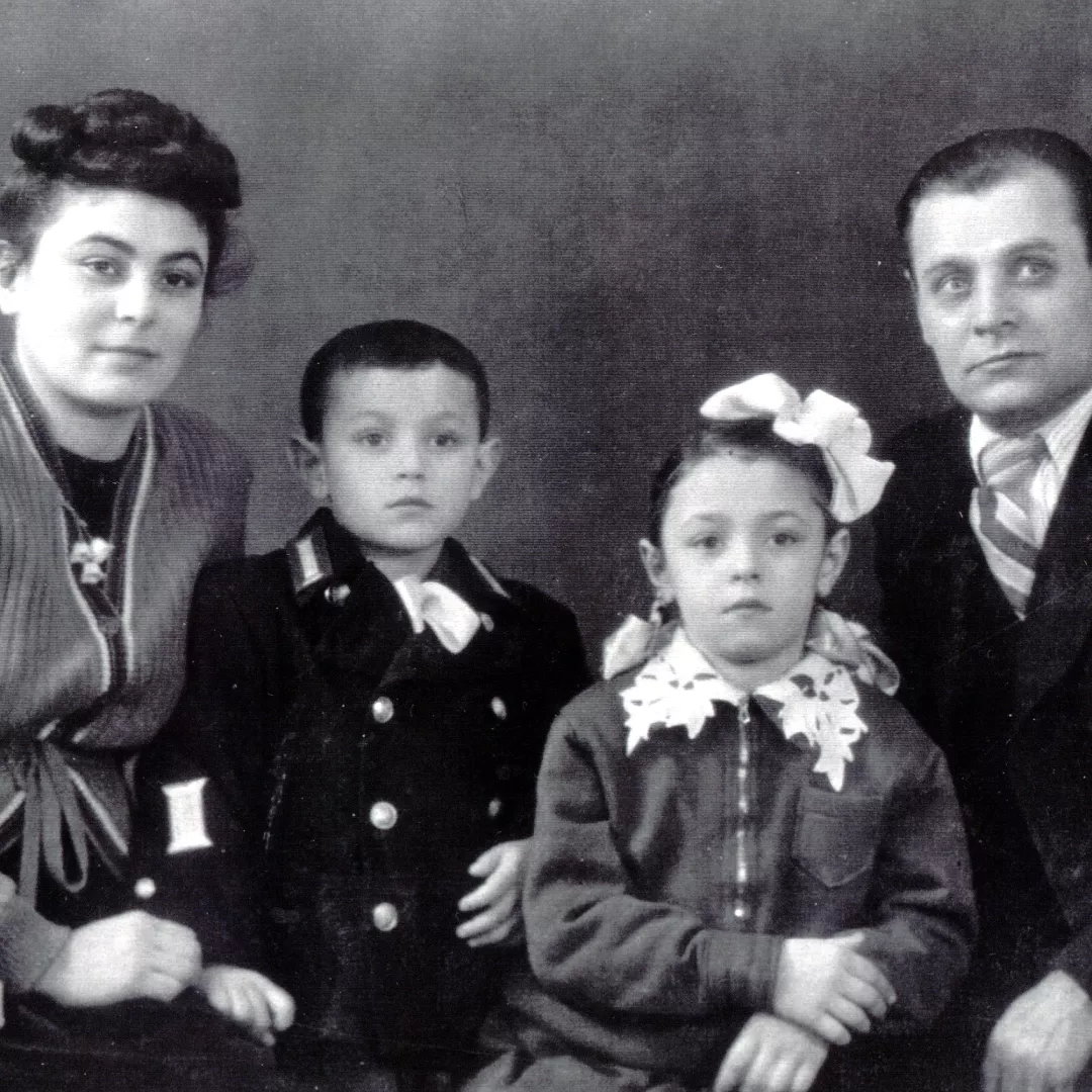 Raissa Smelaya with her family | Centropa