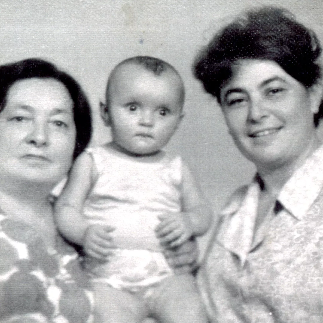 Raissa Smelaya with her family | Centropa