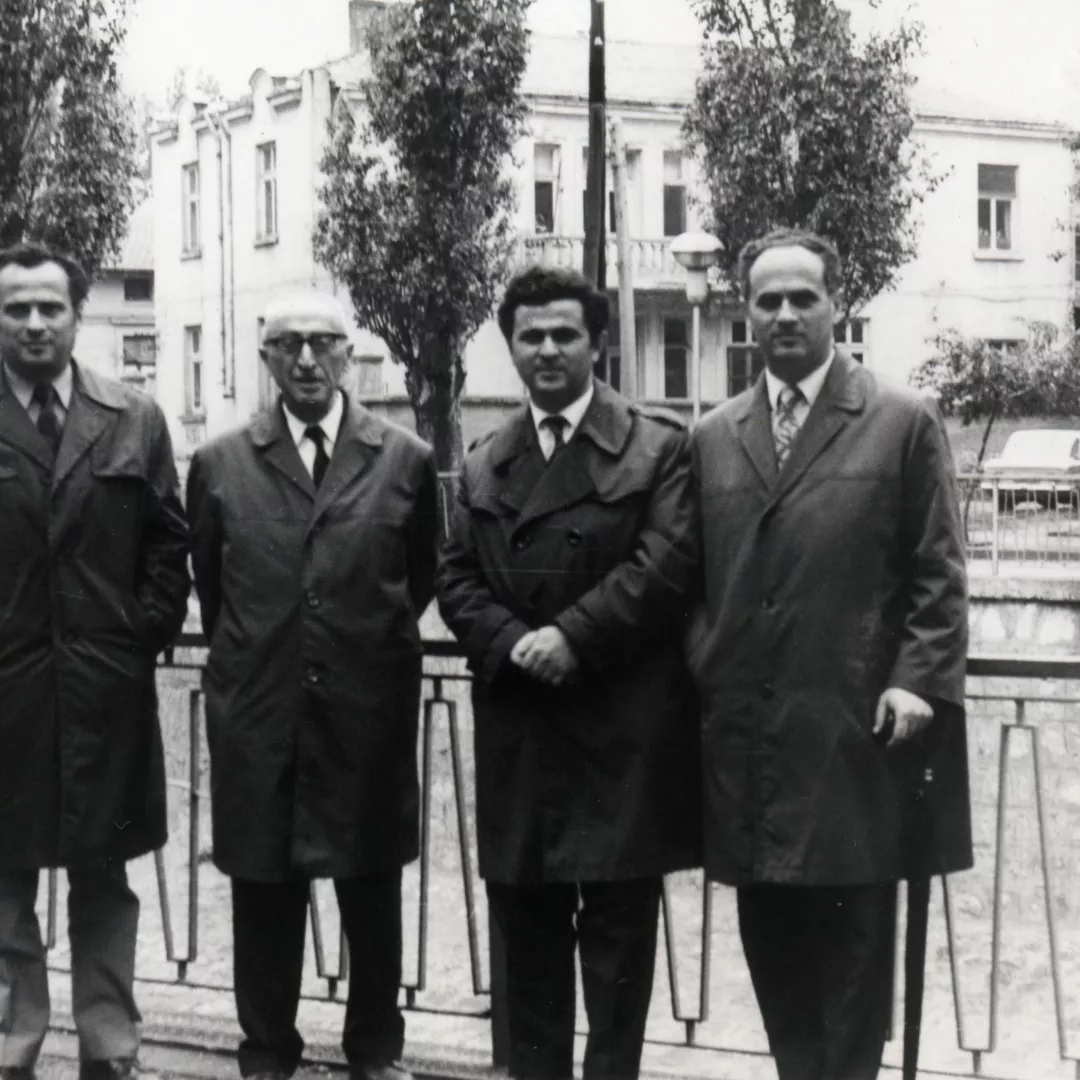 David Kohen with his brothers Aron and Leon Kohen and their father ...