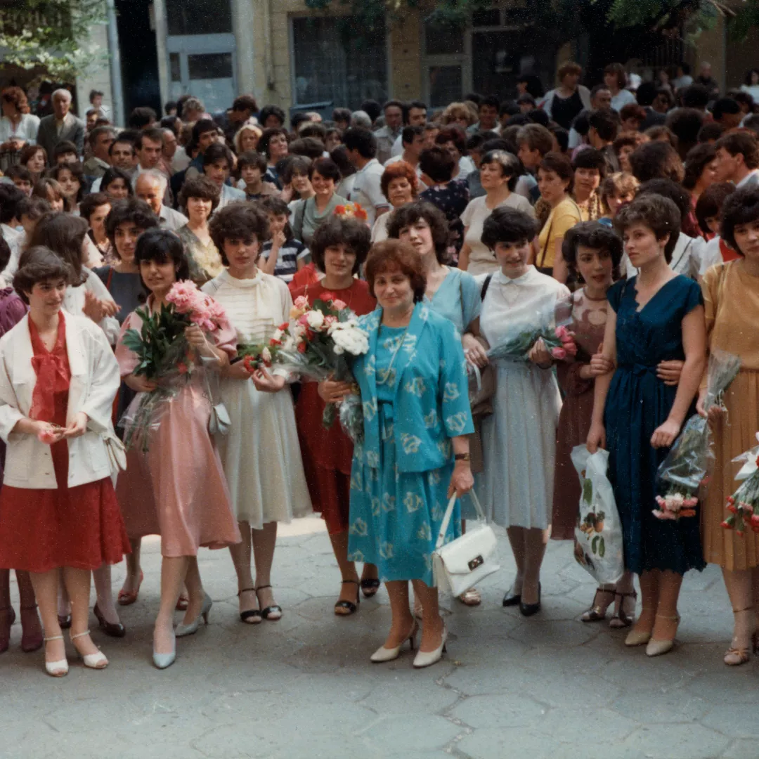 Klara Kohen at the graduation of her last alumni in 1985 | Centropa