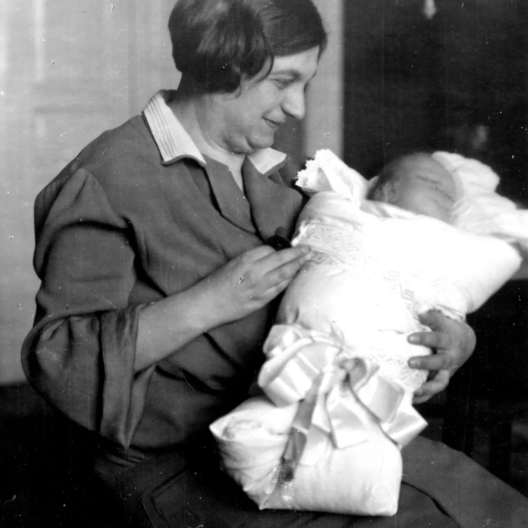 Olga Brodova with her son Hanus | Centropa