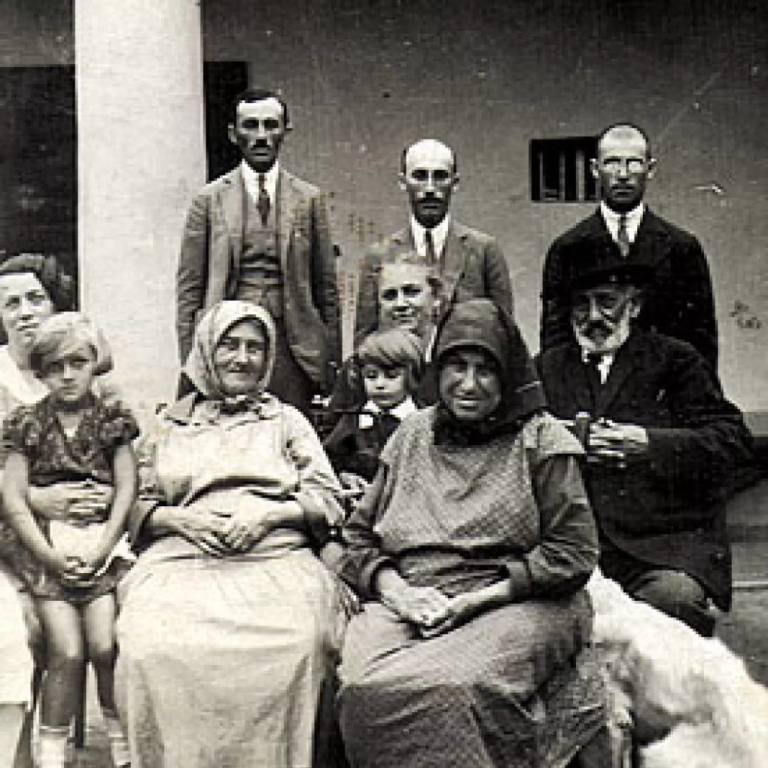 The little Vera Farkas with her family | Centropa