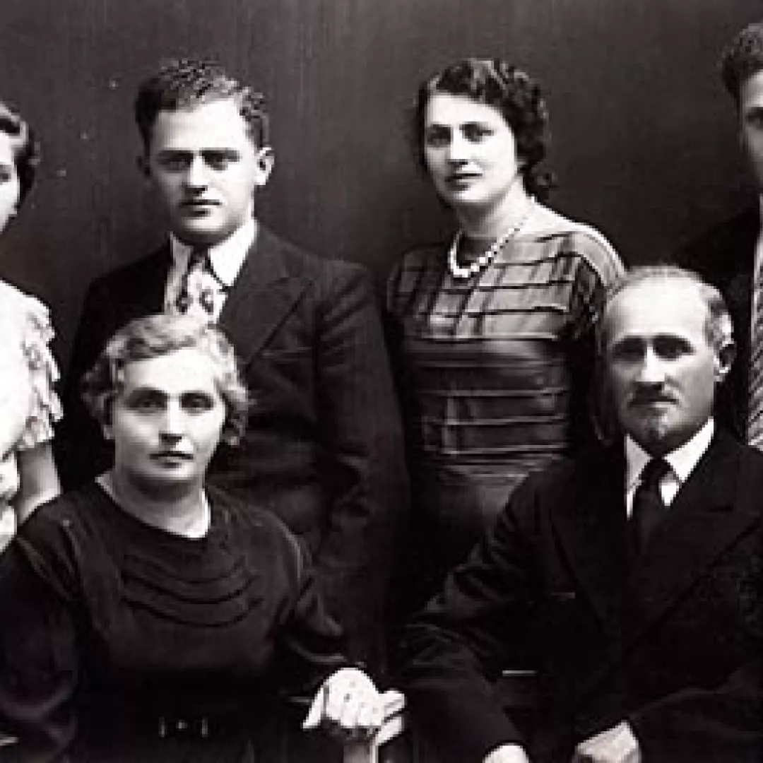 Busia Makalets and her family | Centropa