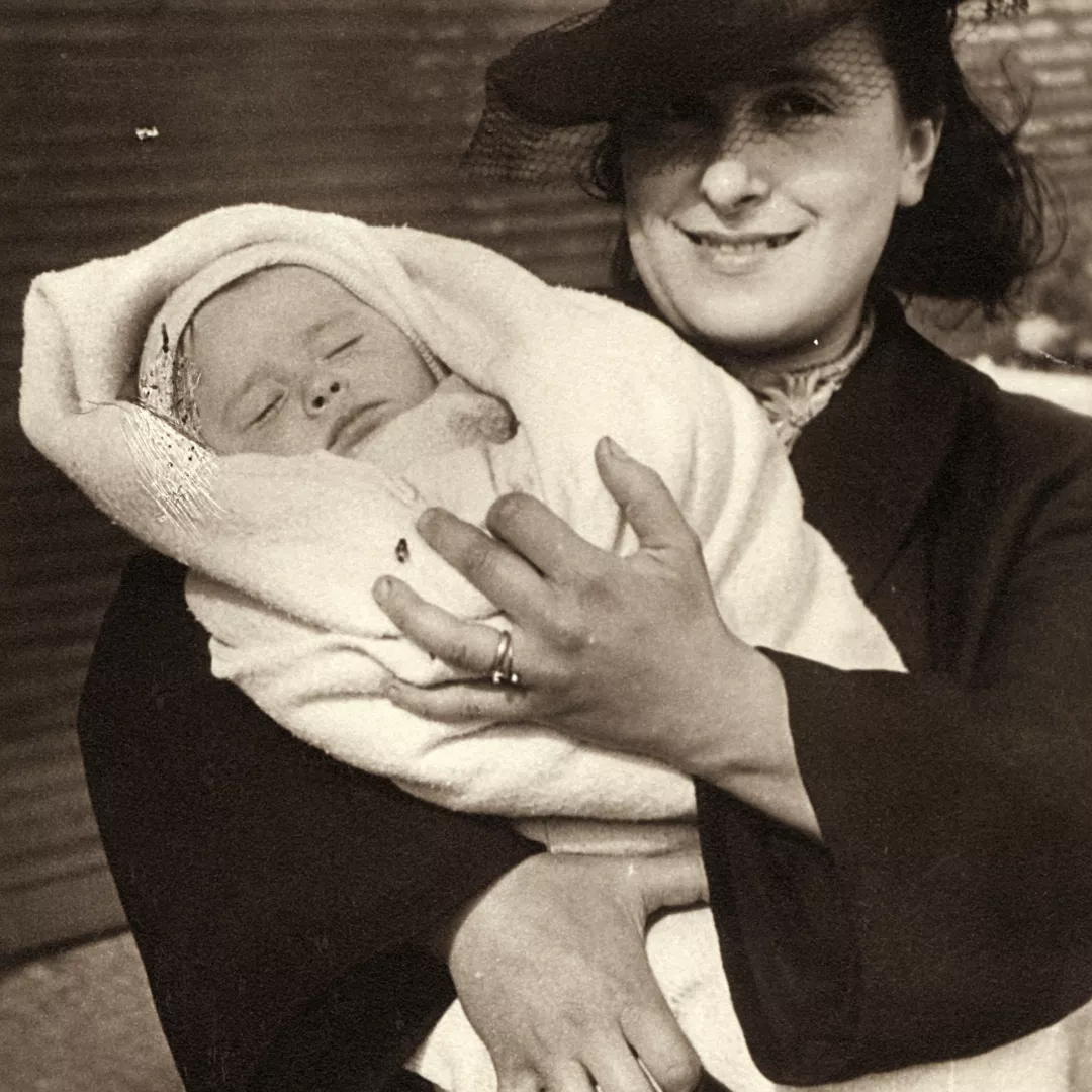 Anna Mass with her daughter Irena | Centropa