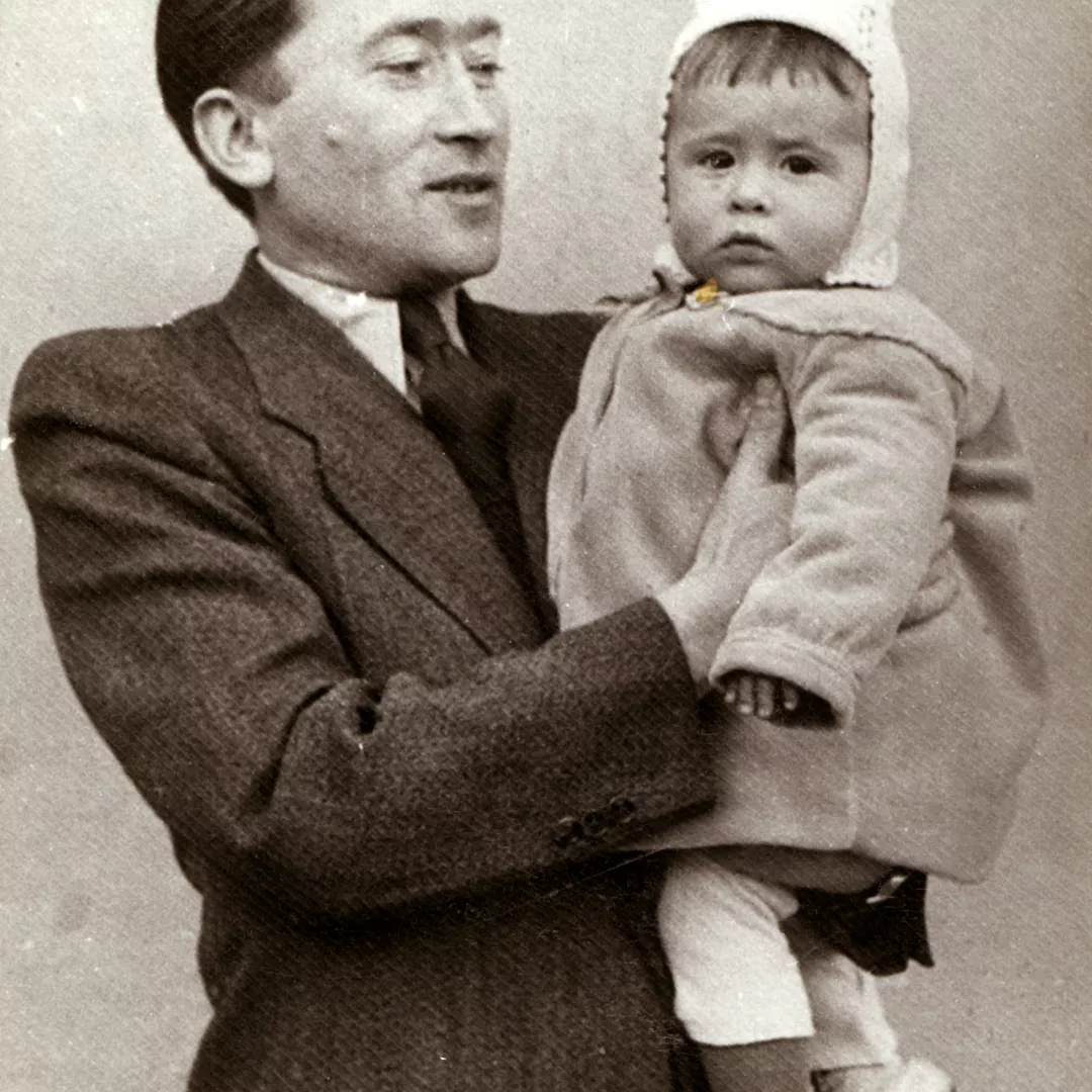 Anna Mass’ husband Borys Mass with his daughter Irena | Centropa