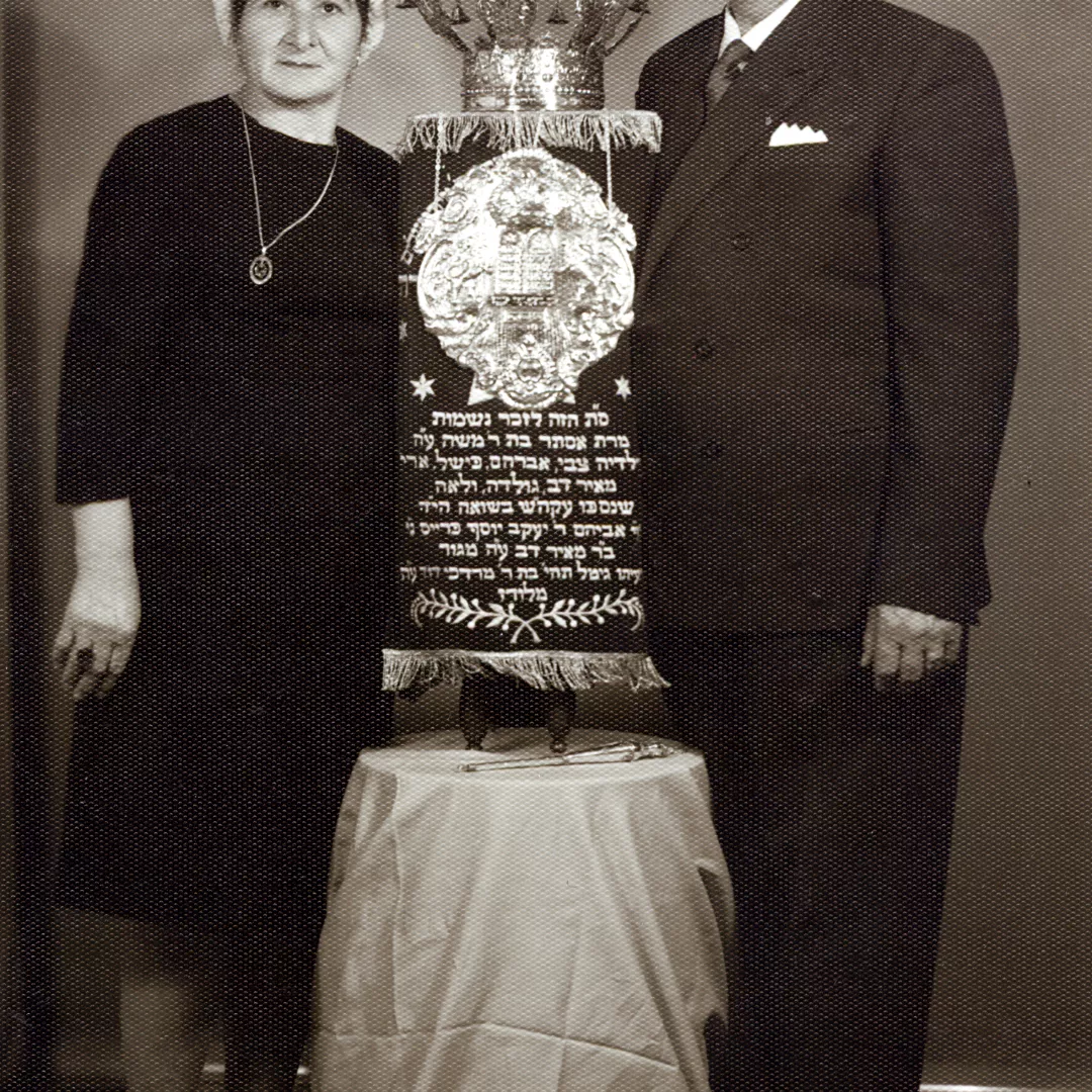 Henryk Prajs and his uncle's wife with the Torah from Gora Kalwaria ...