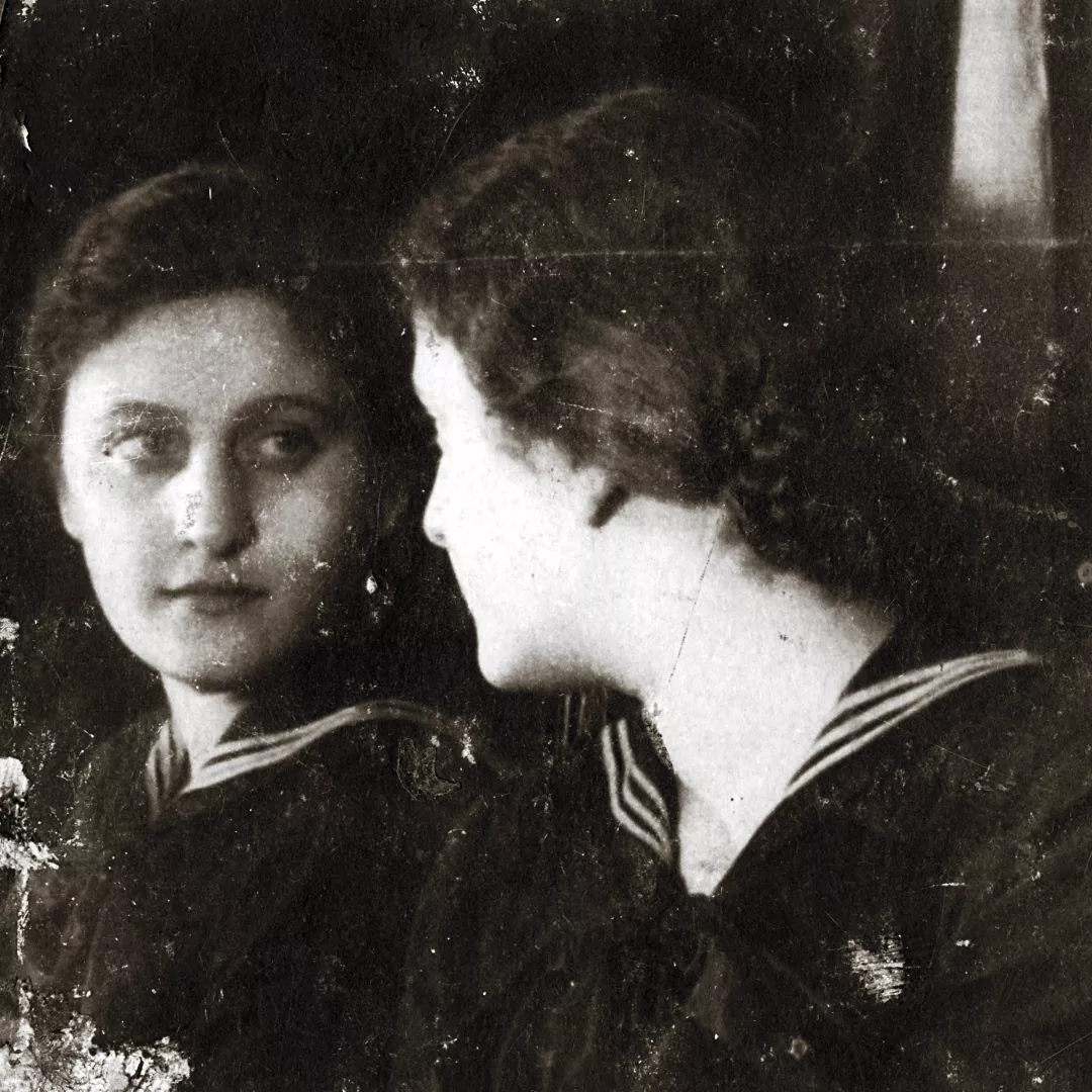 Irena Wygodzka in her gymnasium uniform | Centropa