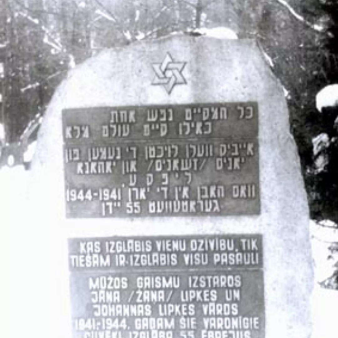 Memorable tombstone at the Jewish cemetery in Riga | Centropa
