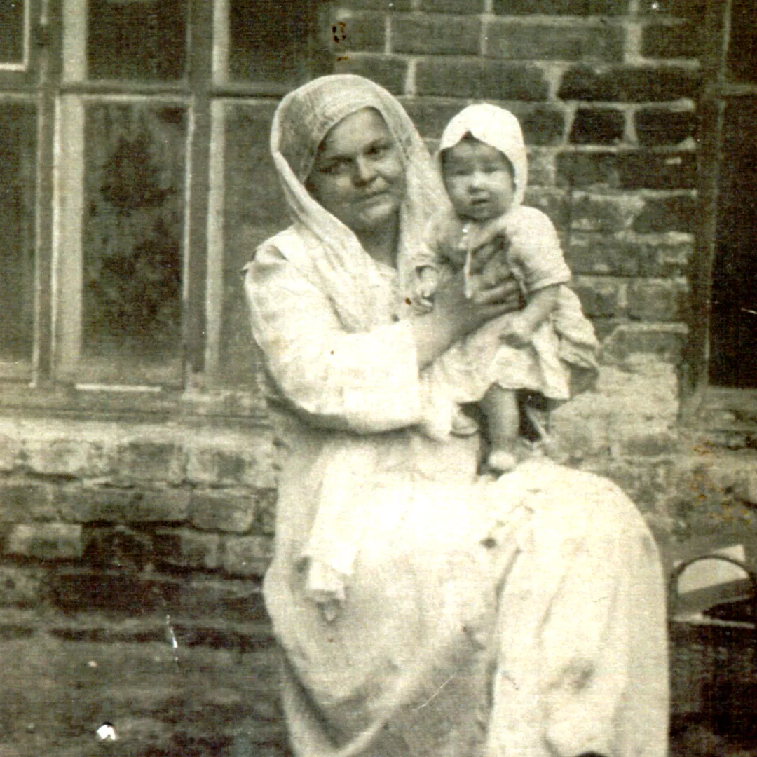 Anna Gliena with her nanny Anna Grigorenko | Centropa